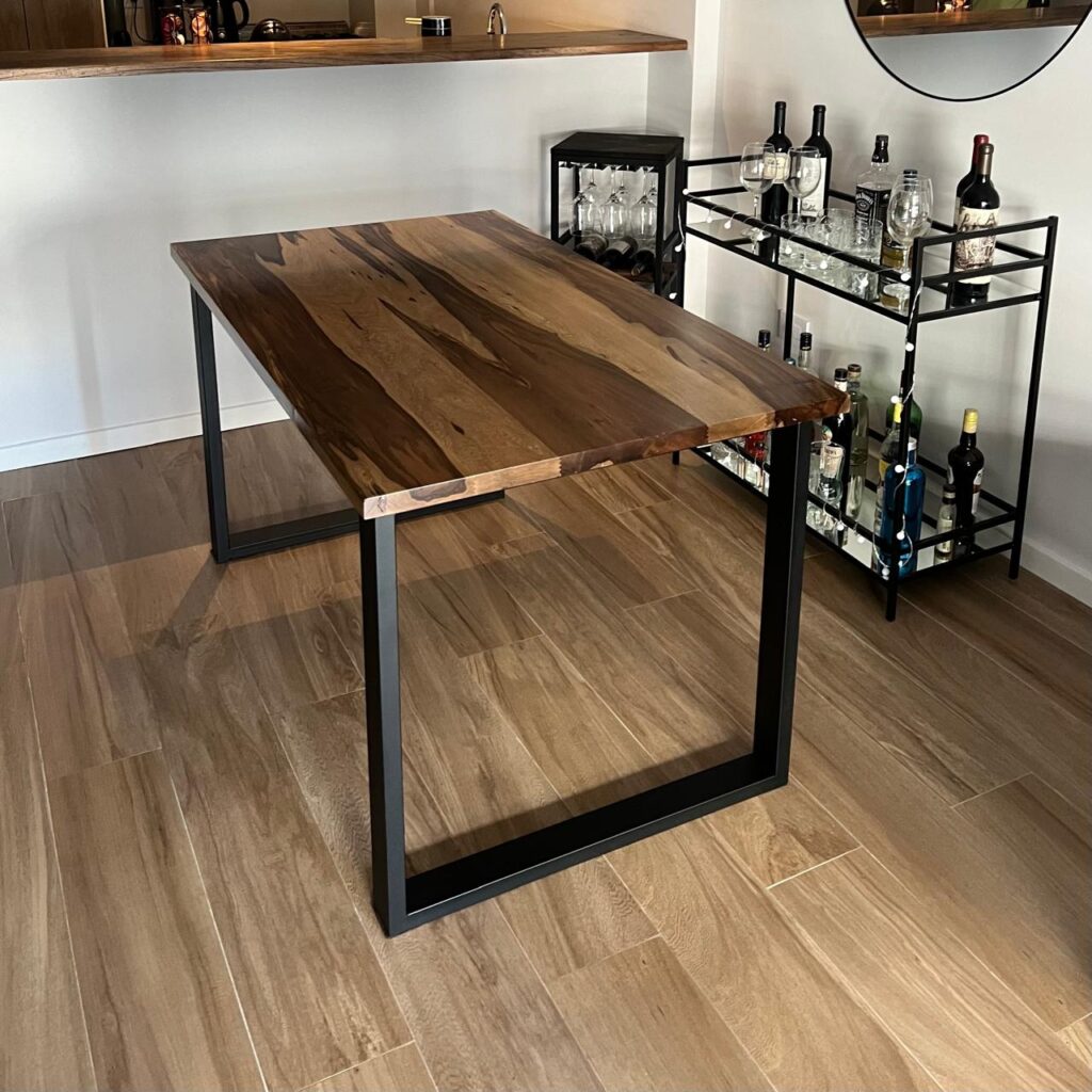 Mesa Cremona Cuadrada Madera Maciza Zoita y Hierro