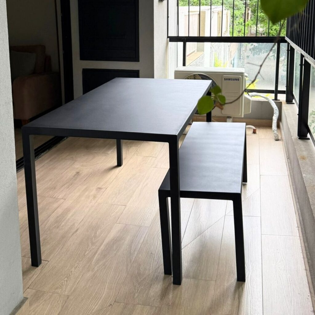 Mesa Cremona Cuadrada Madera Maciza Zoita y Hierro